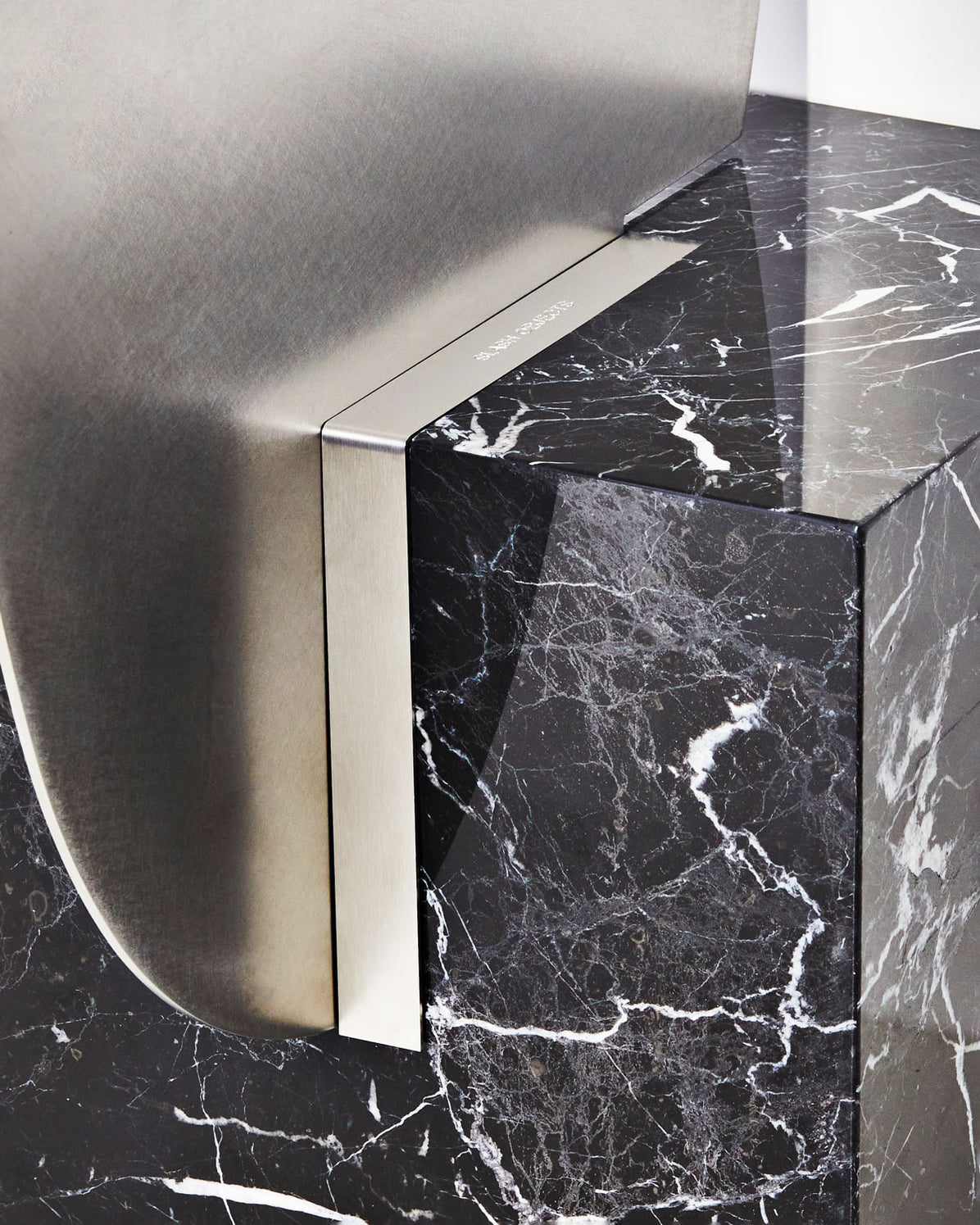 Lella Mirror – Slash Objects